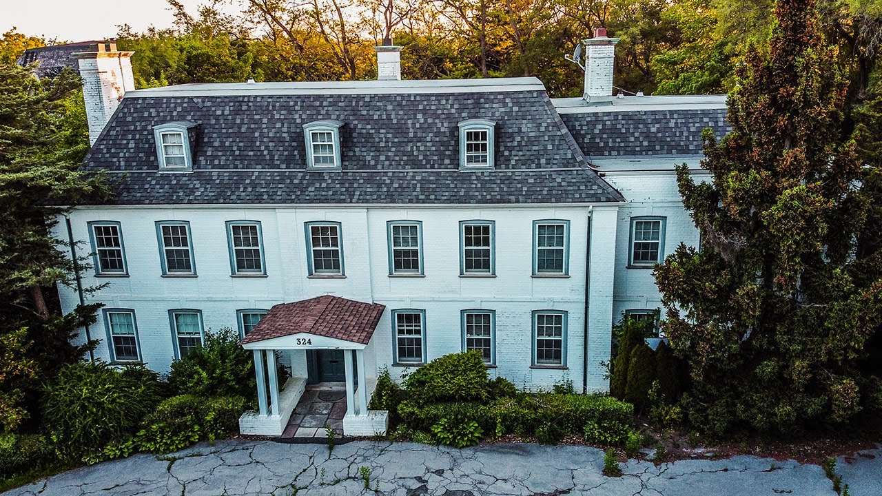 Amazing Abandoned Doctors Mansion - YouTube