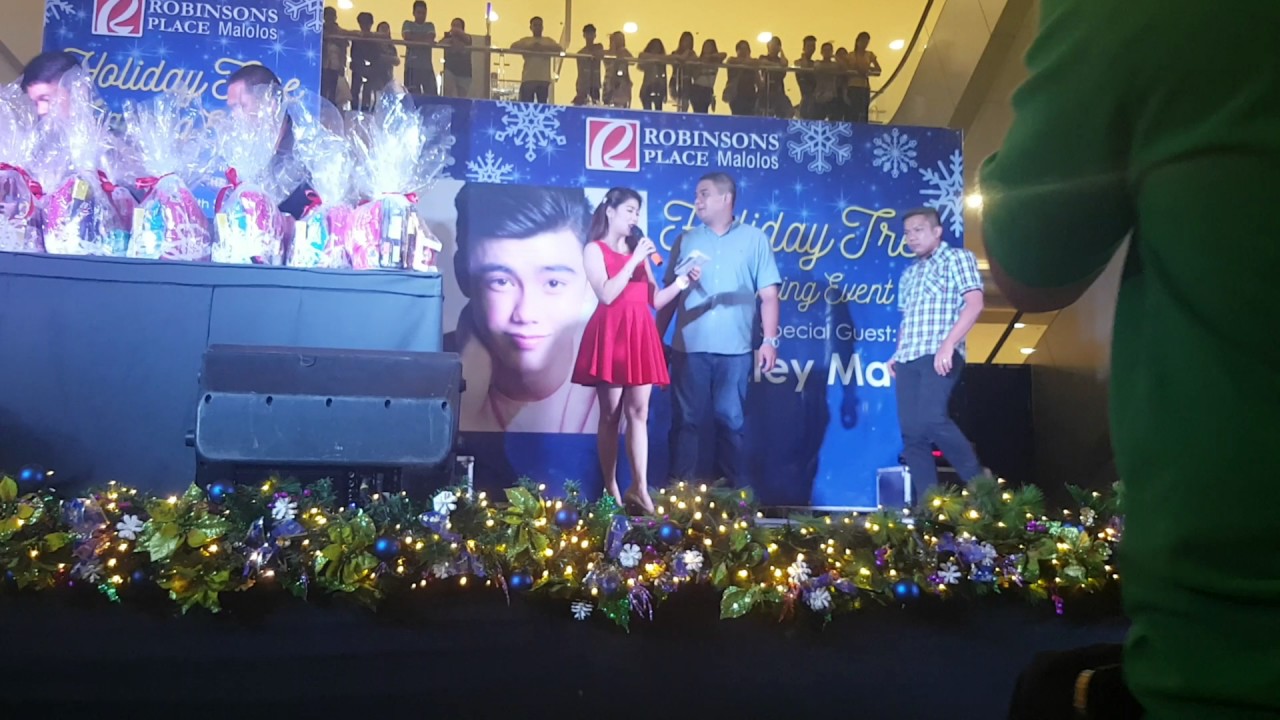 Giant christmas tree lighting program - YouTube