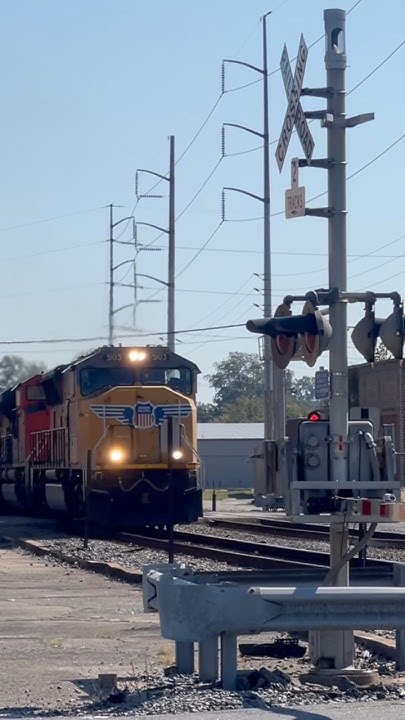 Best lashup of October SD70M leader with a CN M-2 and Ex-CNW AC44!! #railfanning - YouTube