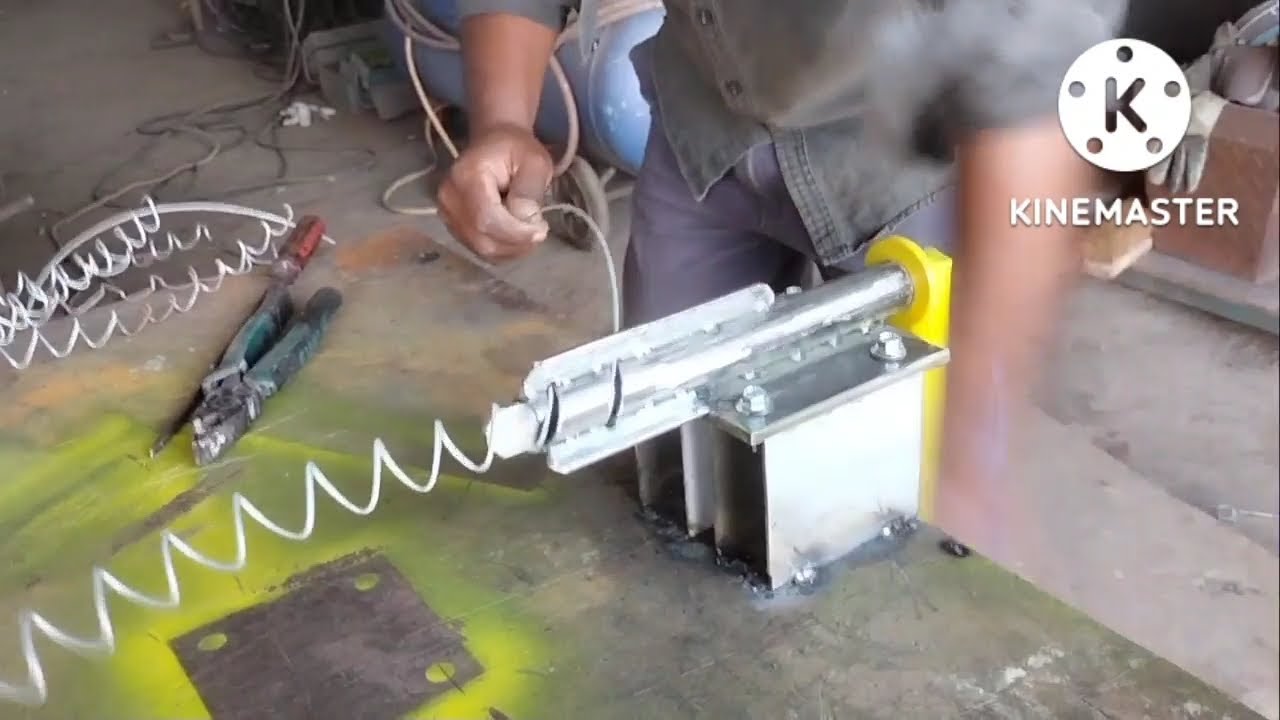 Homemade Chain Link Fencing Machine! Manually Chain Link Fencing ...