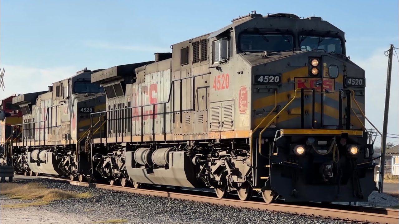 KCSM Grey Ghost Duo Leading! KCSM 4520 w/ Nice K5HL Leads Manifest - YouTube