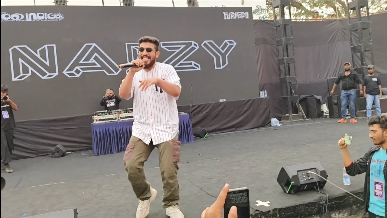 Naezy the baa @Naezy70 Raping Mere Gully Mein Live at| MOOD INDIGO ...