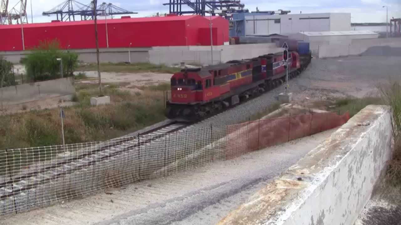 ΟΣΕ ΕΜΠΟΡΙΚΟ ΤΡΕΝΟ ΣΤΟ ΛΙΜΑΝΙ ΙΚΟΝΙΟΥ - YouTube