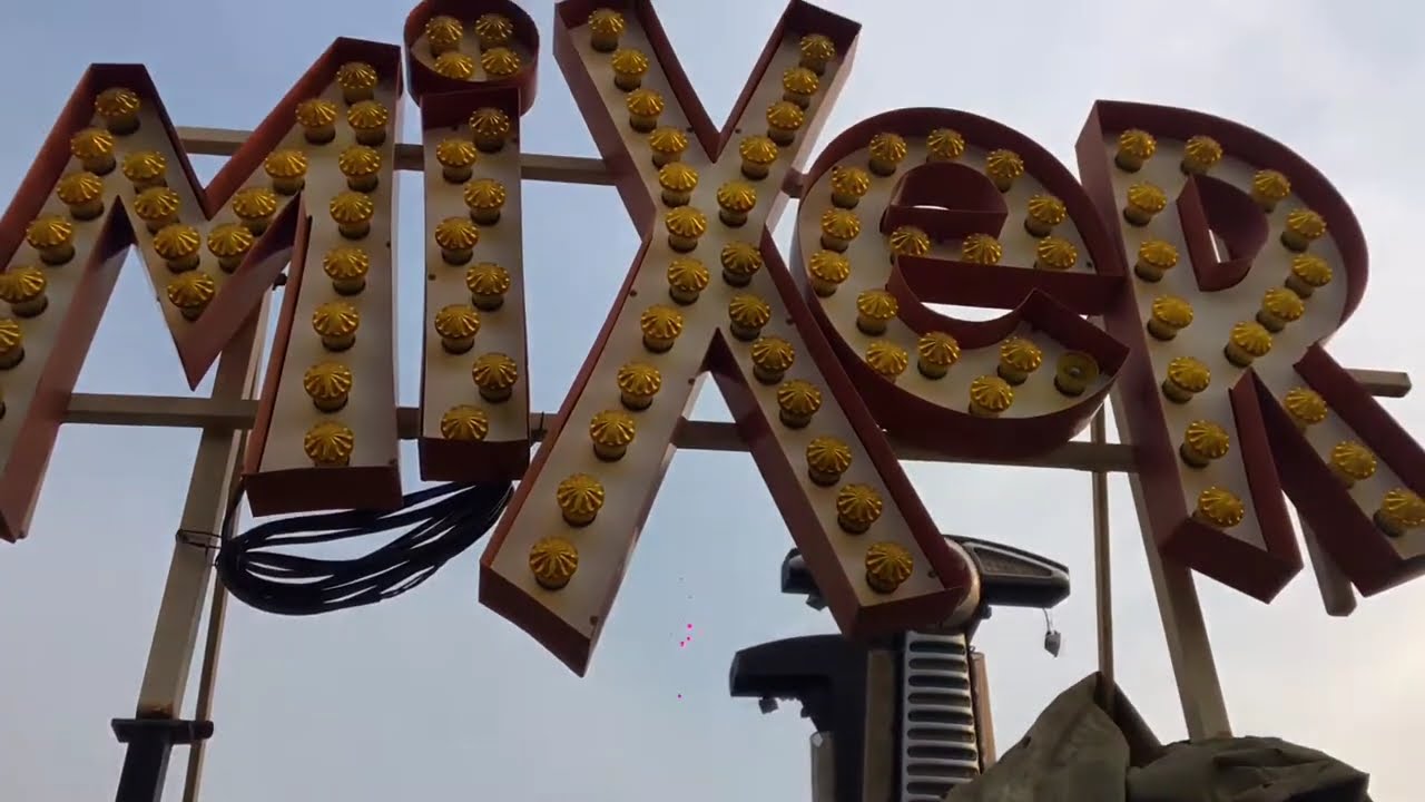 ZAMPERLA "MIXER" RIDE - OUT OF ORDER @ PATTAYA FUNNY PARK (THAILAND ...