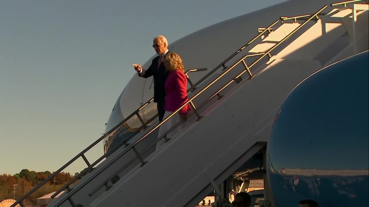 President Biden and First Lady arrive in Norfolk for "Friendsgiving" at ...