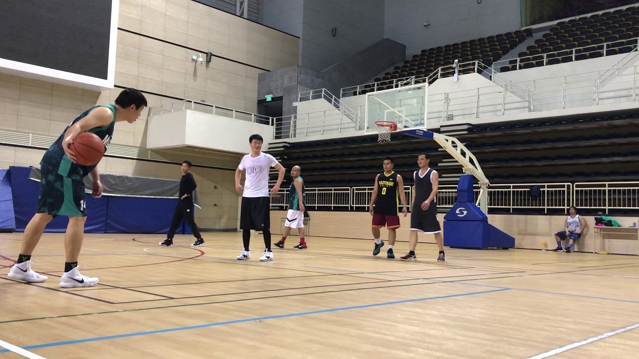 3vs3 Basketball half court - YouTube