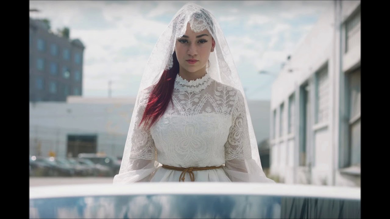 Danielle Bregoli is BHAD BHABIE - THESE HEAUX - TRADUÇÃO - YouTube