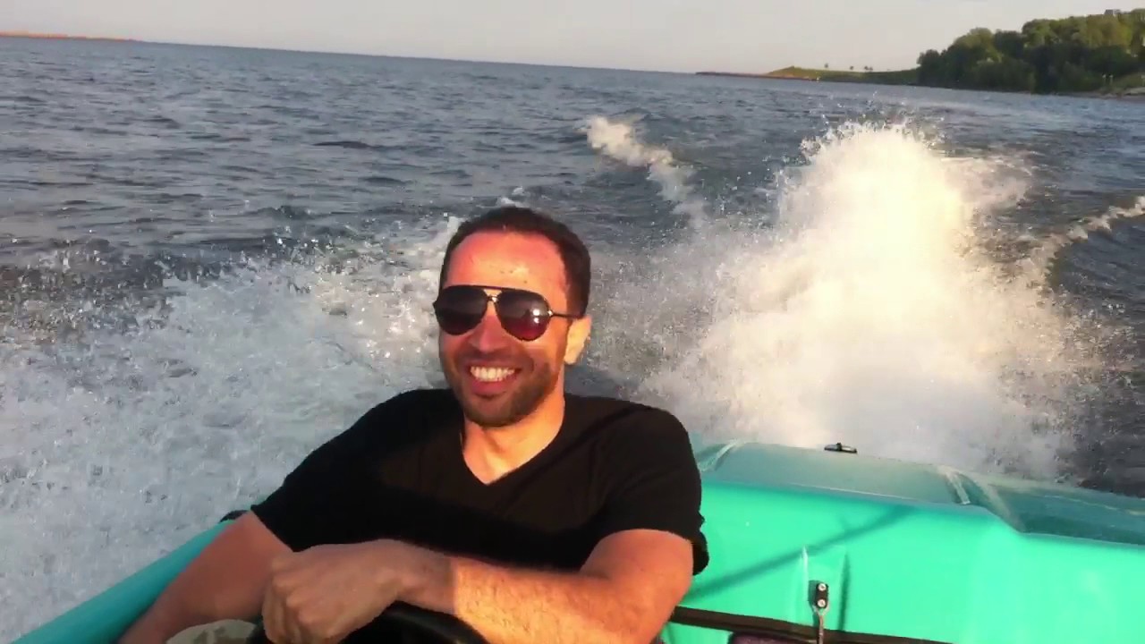 How to drive a boat .Boating in Lake Michigan - first time boating ...