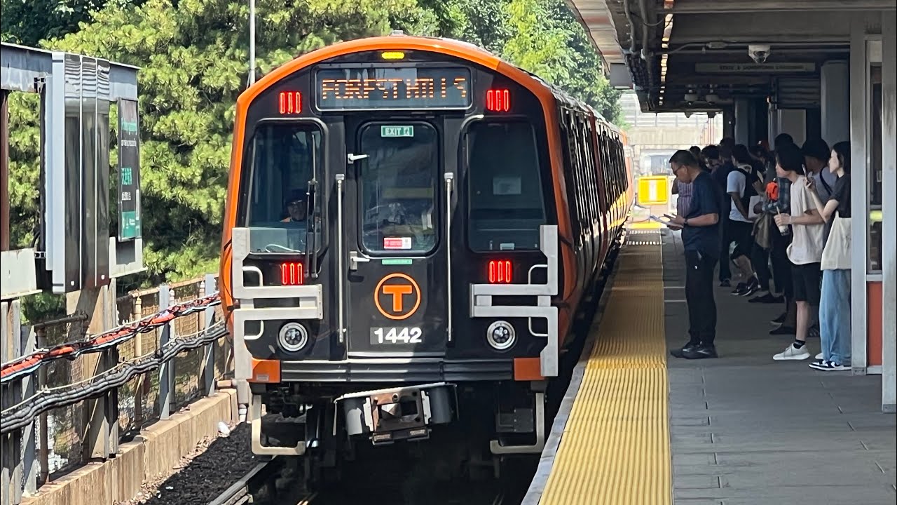 Boston MBTA 2019-2023 CRRC No. 14 Orange line car 1442 - YouTube