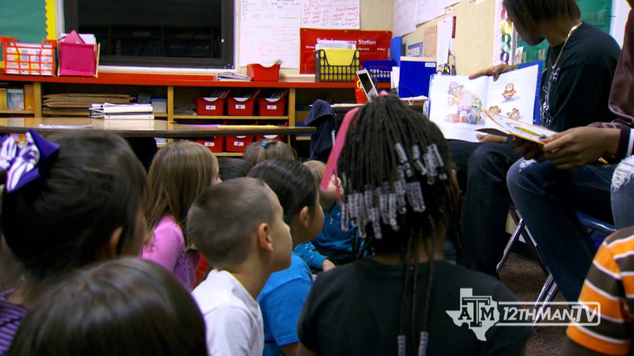 Texas A&M Women's Basketball: Navarro elementary reading night - YouTube