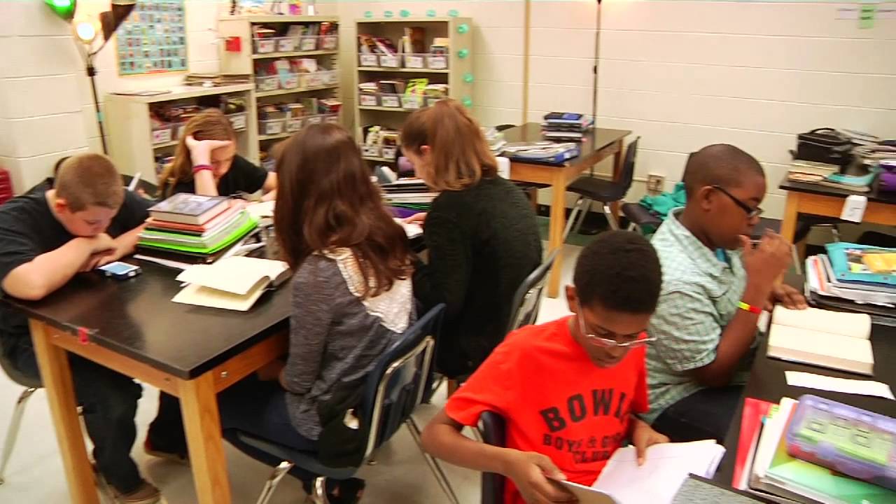 News in a Minute #148: Hines Middle School 40-Book Challenge - YouTube