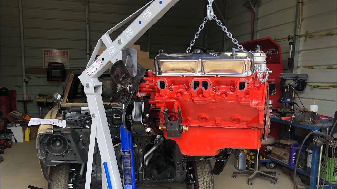 318 Engine Install - 1973 Dodge Dart - YouTube