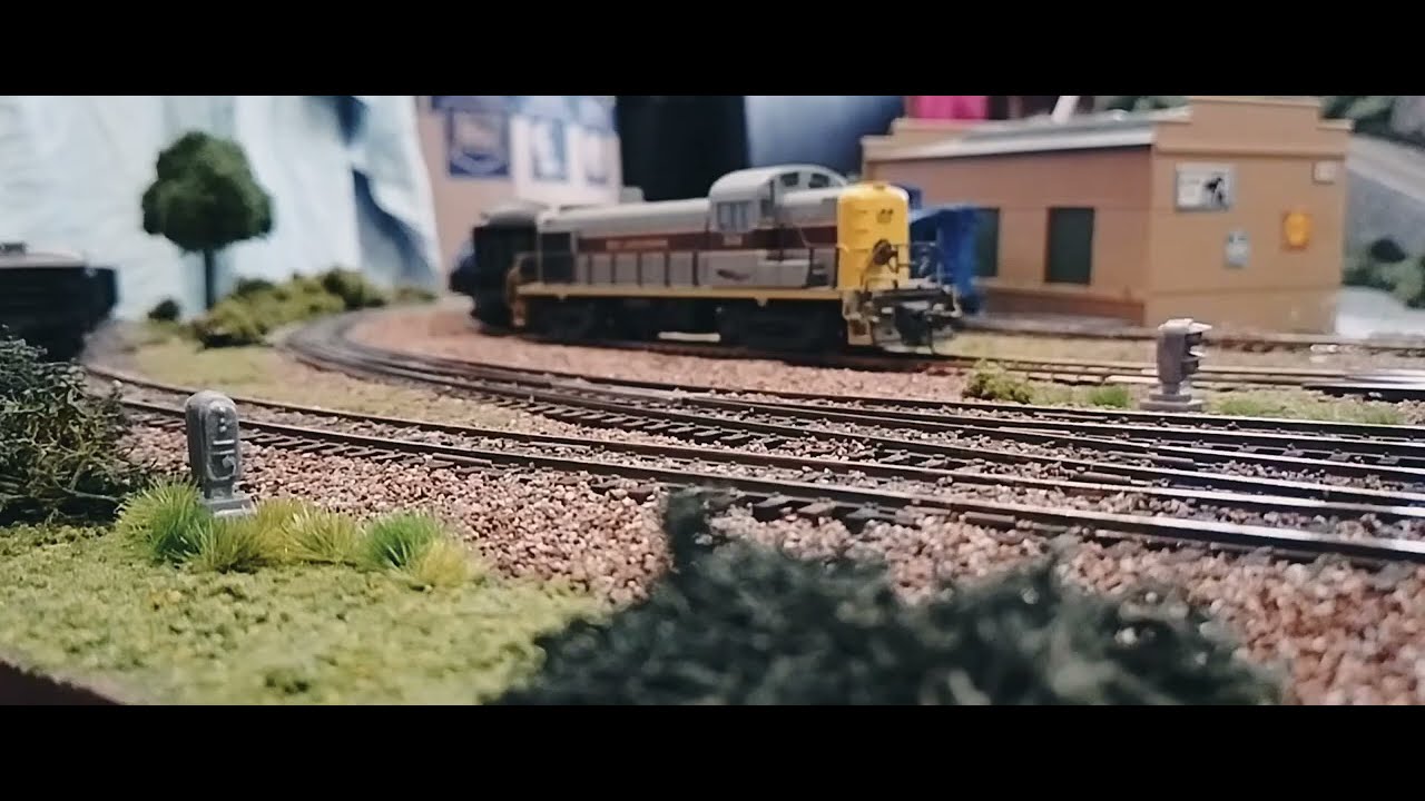 Conrail SD35 with NS GP40-2 - YouTube