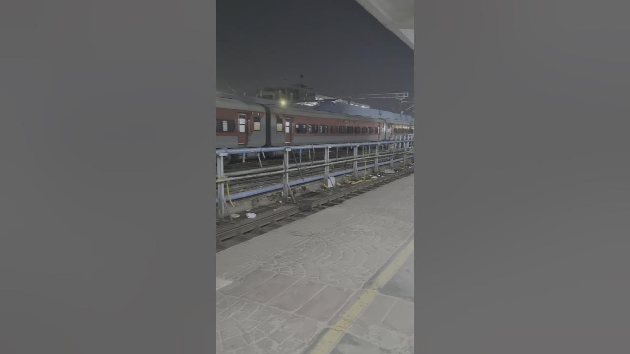 East Coast Express Announcement 18045 Shalimar to Hyderabad at Secunderabad Railway station ...