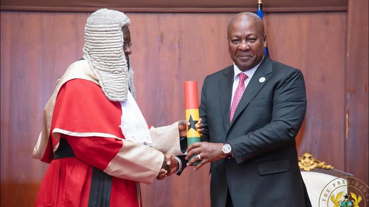 Nation Biulder Prez Mahama, Hapily Arrive to Swears in New Chief ...