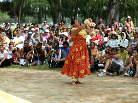 Halau Hula 'O Hokulani Solo - YouTube