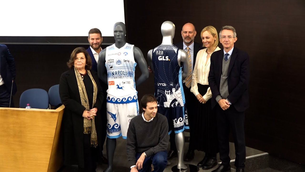 Eterna Neapolis, nuotata celebrativa per i 2500 anni di Napoli - YouTube