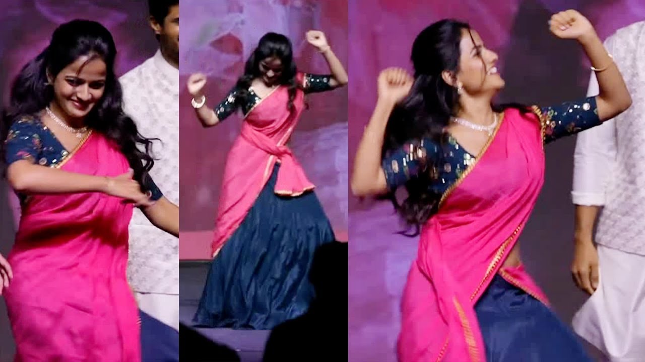 Vaishnavi Chaitanya Mass Dance on Stage @ Baby Cult Blockbuster ...