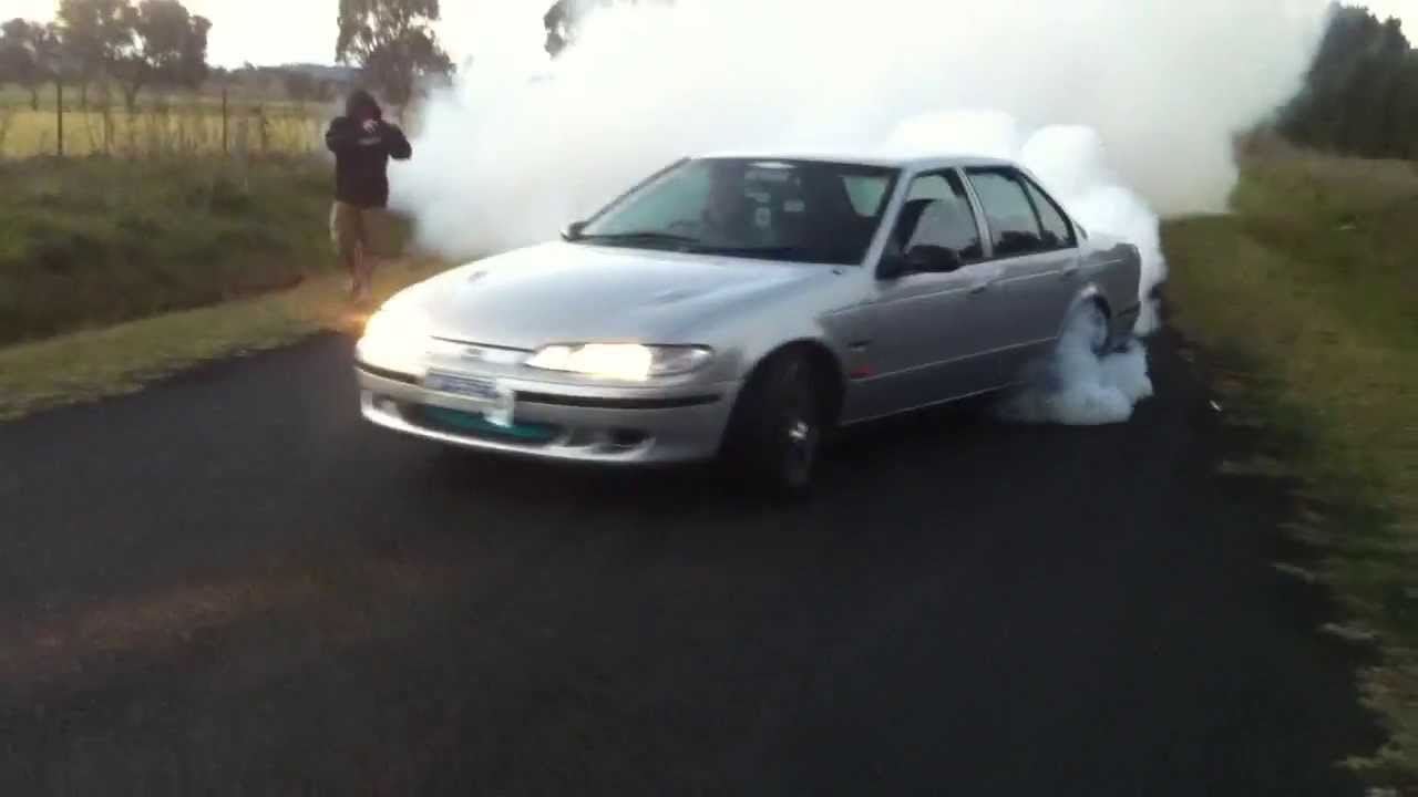 EF FALCON BURNOUT - YouTube