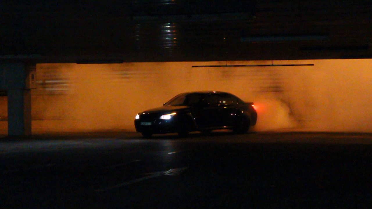 BMW M5 burnout - YouTube