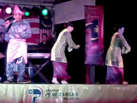 Dance Performance ~ Joget Malaysia - YouTube