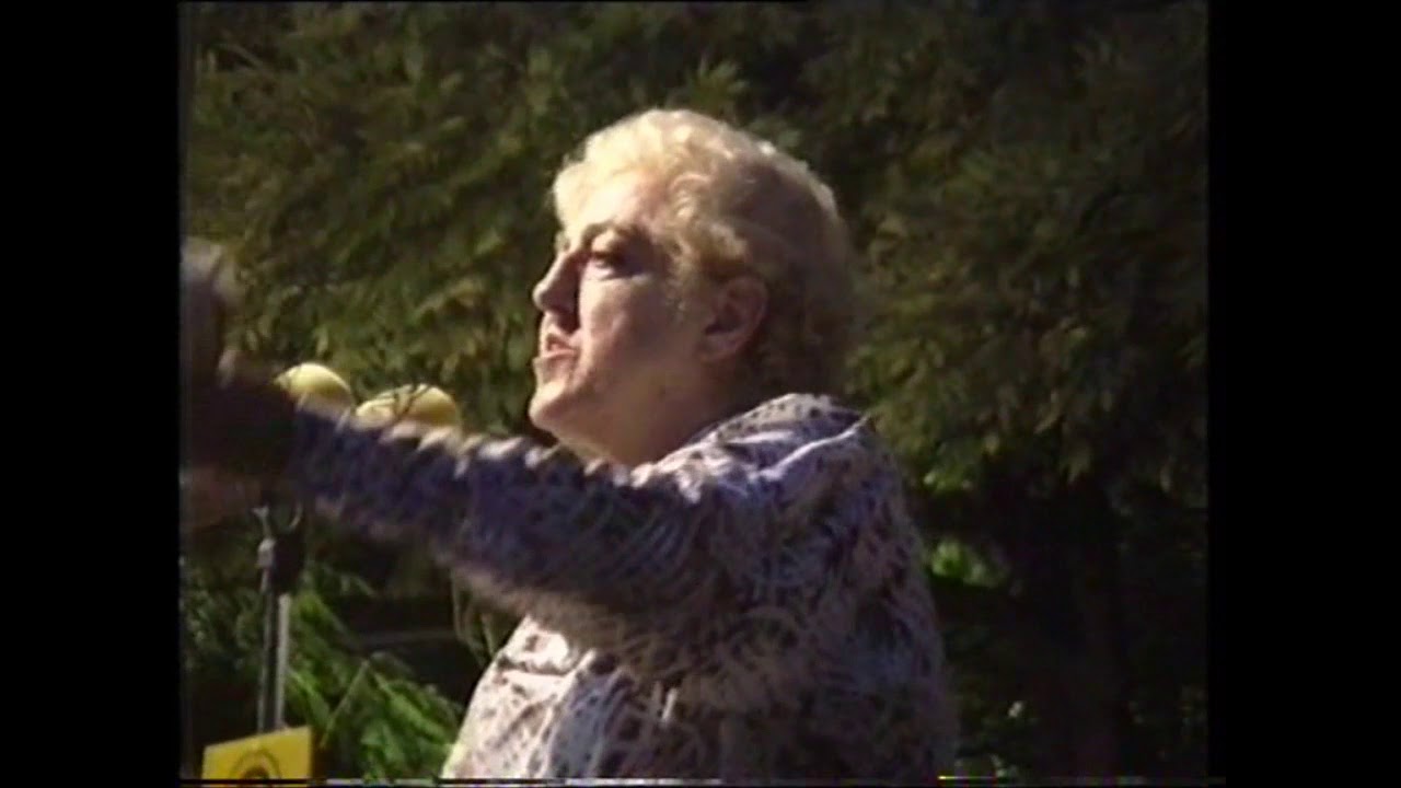 Pregó de la Mary Santpere (fragment) - YouTube