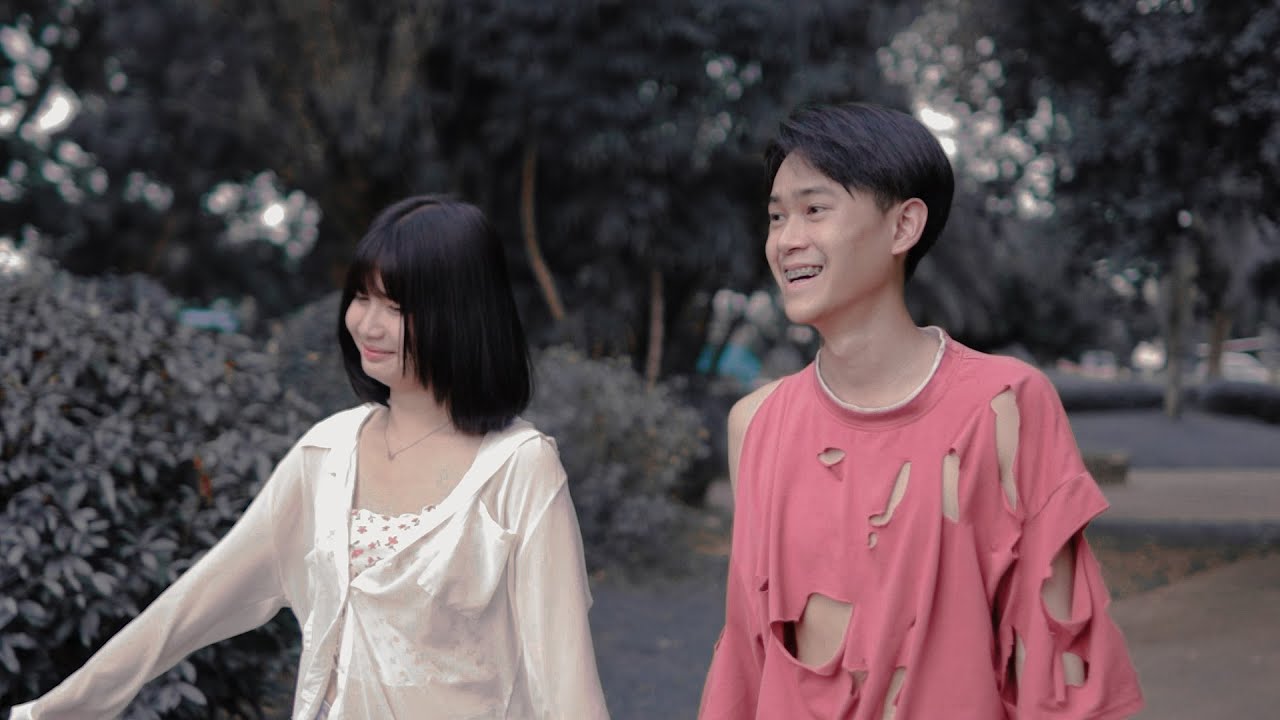 Sakarin - ถ้าใครเขาถาม - YouTube