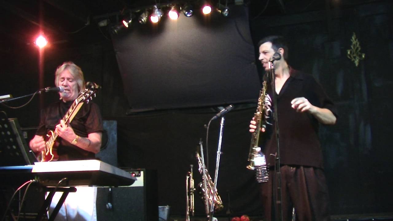 Eddie Garrett -- "Groovin' - YouTube