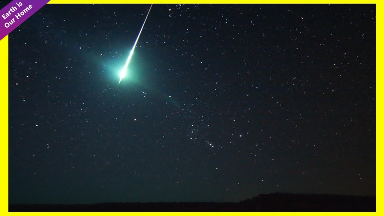 A meteor appears in the sky of A Coruna, Spain. - YouTube