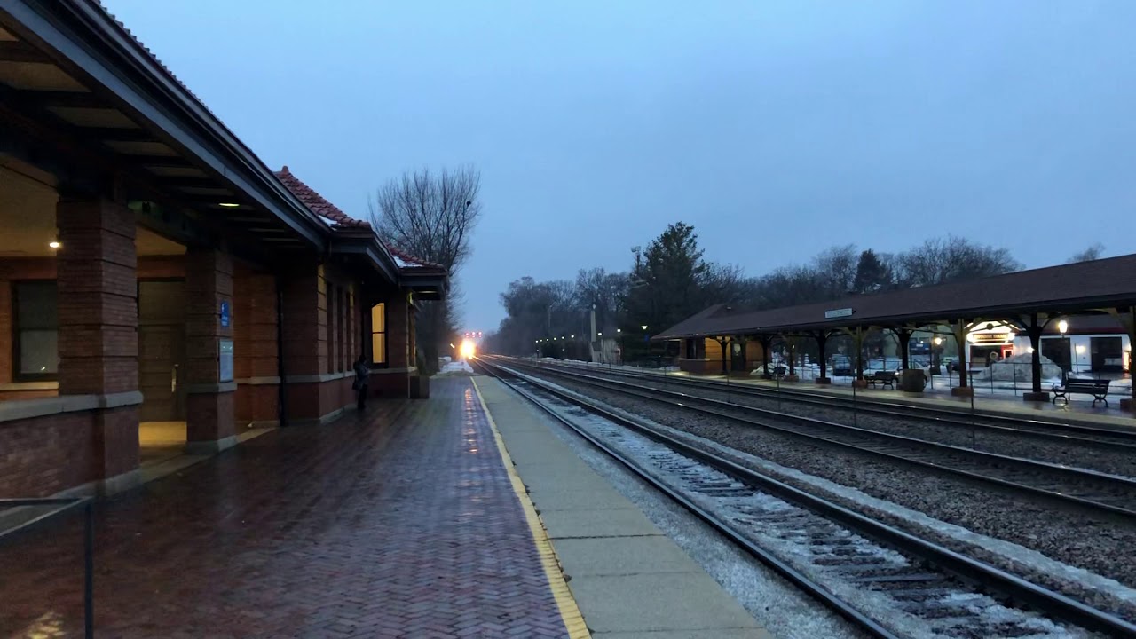 Inbound Metra 183 Arrives and Departs Riverside IL - YouTube
