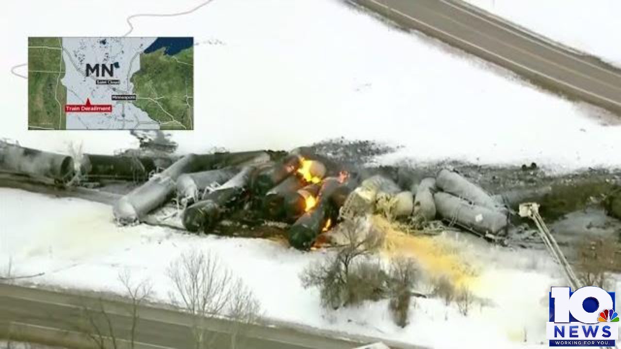 Ethanol train derails in Minnesota - YouTube