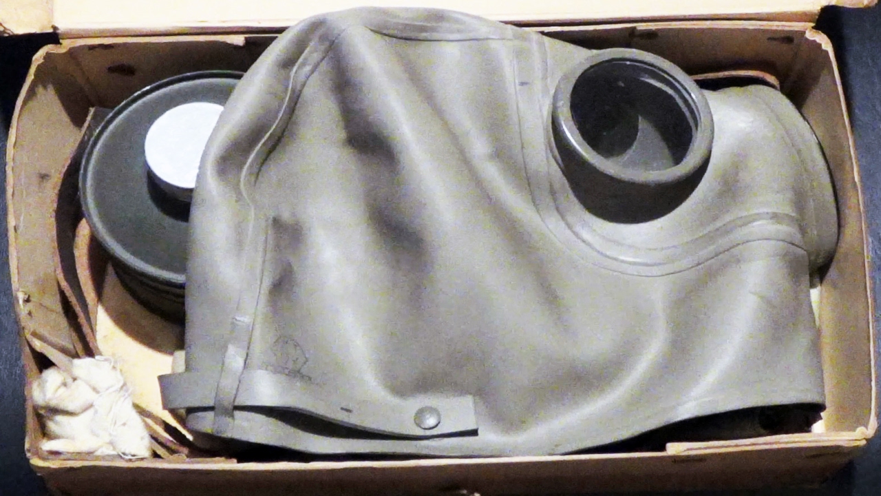 Finnish M39 Gas Mask - YouTube