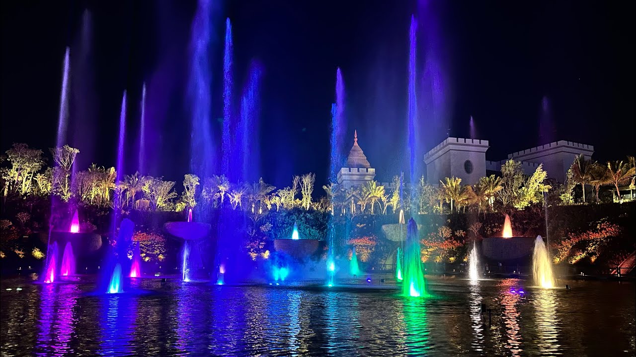 BEAUTIFUL Water Show with Music and Lights in Mexico! - YouTube
