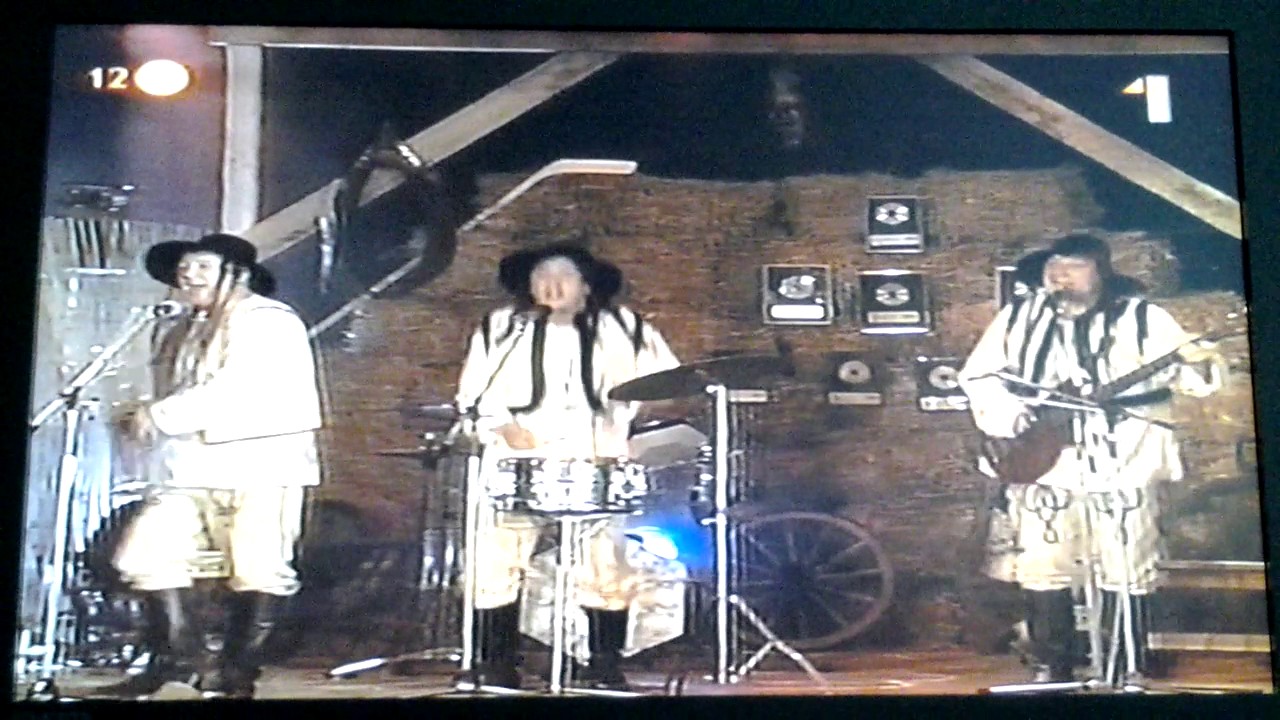 Senzi Senzus Zohor Prvý koncert v TV 1997 02 Mám ja doma koňa Faka ...