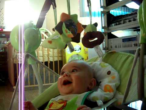 bébé qui rigole!!! - YouTube