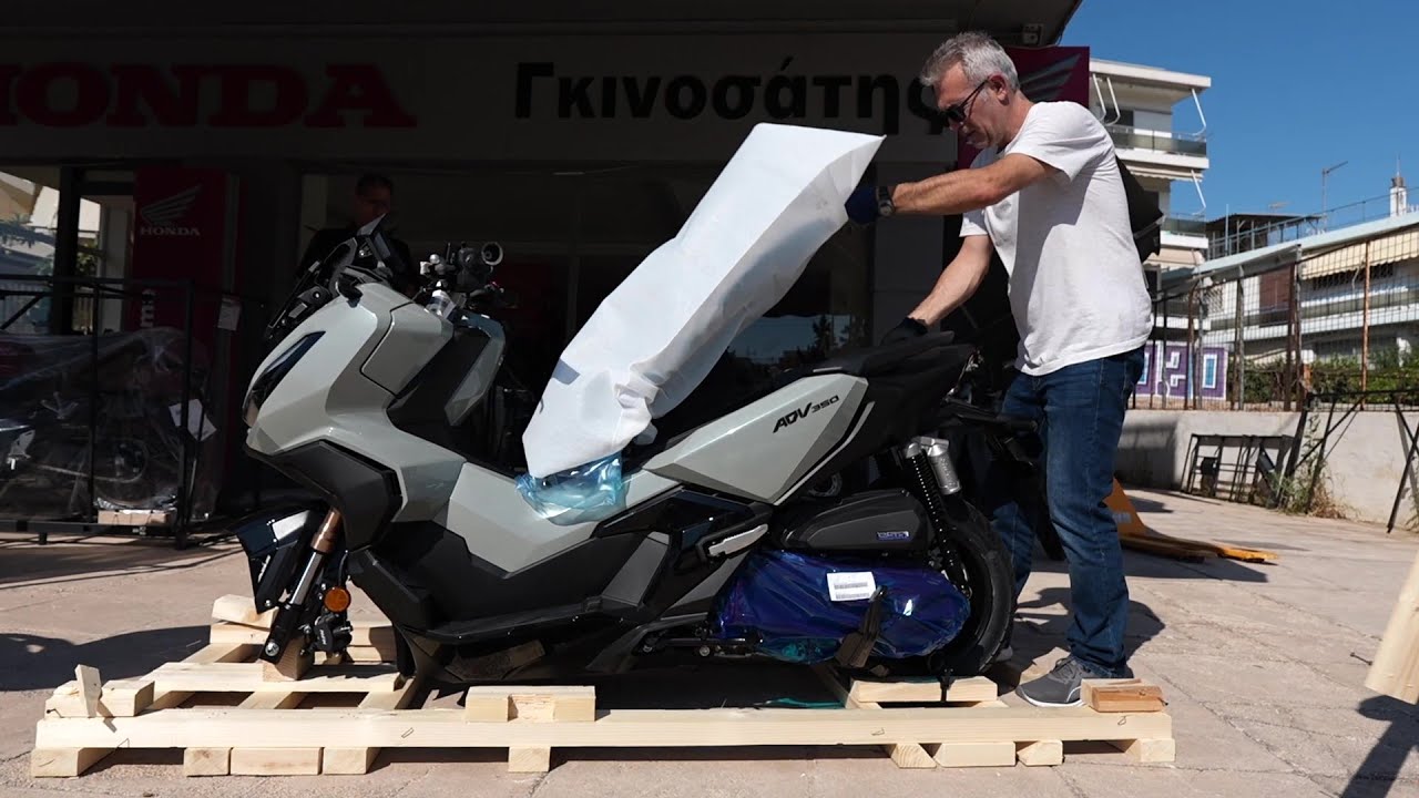 Unboxing HONDA ADV 350 scooter 2024 and set up - YouTube