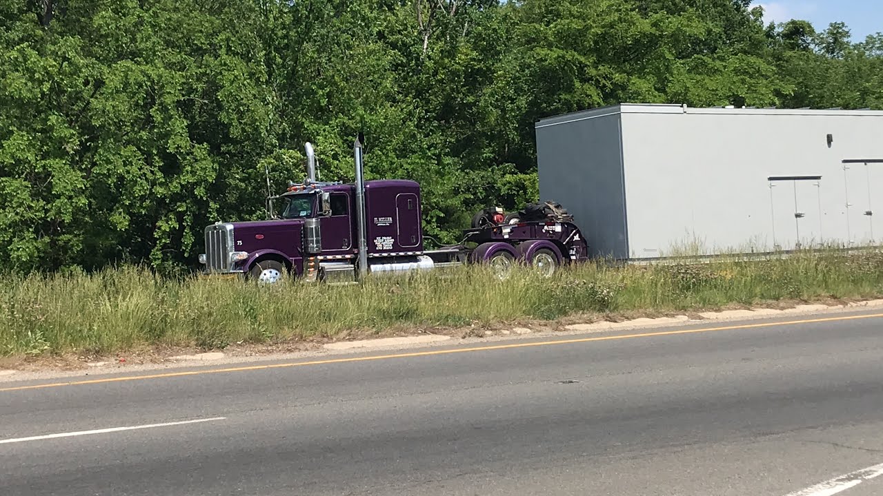 Badass Straight Piped Heavy Hauler Peterbilt 389 With Awesome Pipe ...