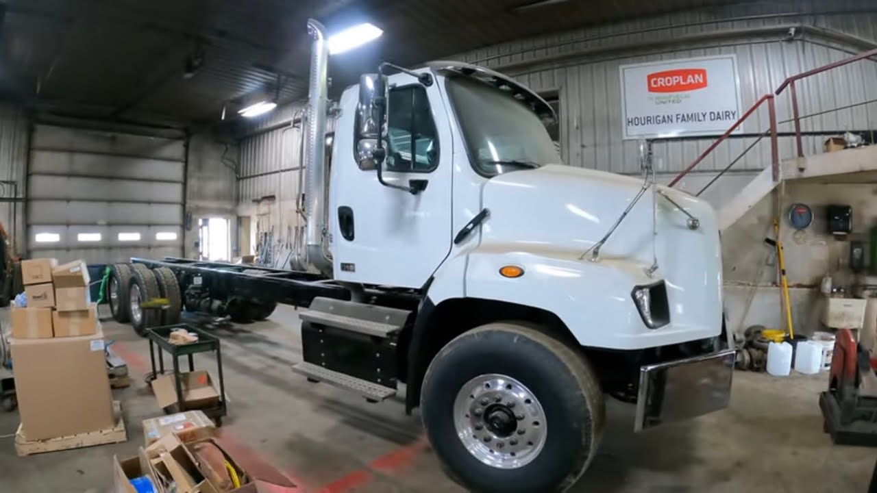 2023 Freightliner SD114 - YouTube