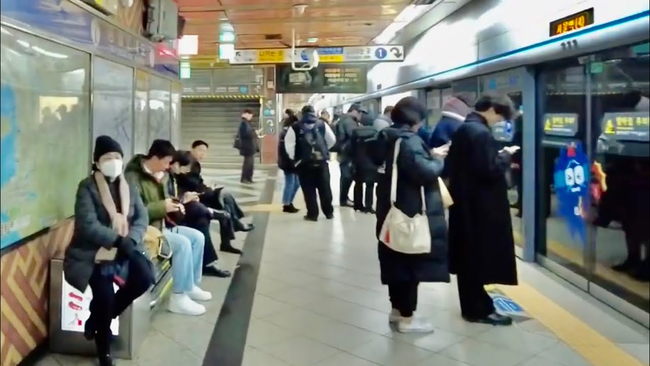 서울 수도권 전철 4호선 - 서울지하철 - 서울역 - Seoul Subway Line 4 - Seoul Station ...