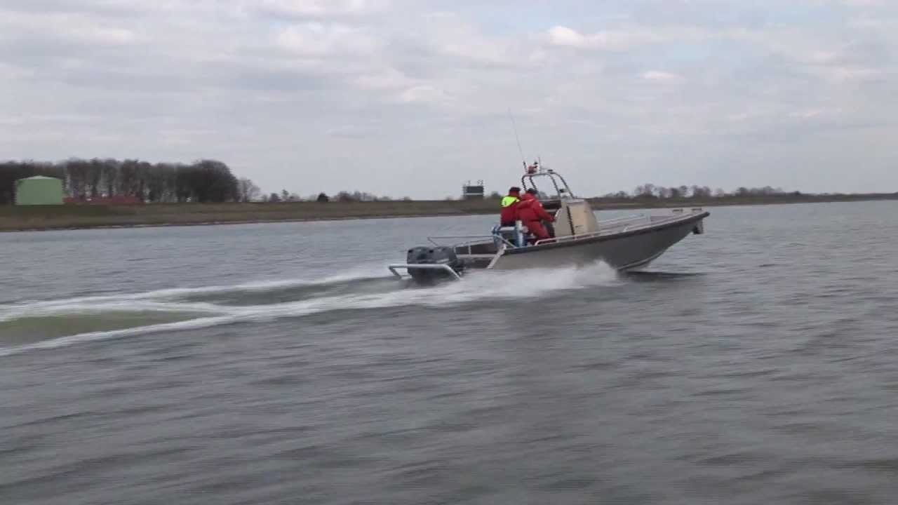 pro worker 750 workboat - YouTube