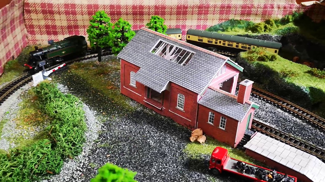 SUITCASE TRAINS - Layout 3 SOLD - YouTube