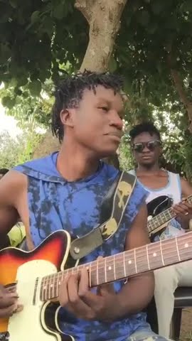 The bass guitar was talking a different language 👂🎸🔥🔥 - YouTube