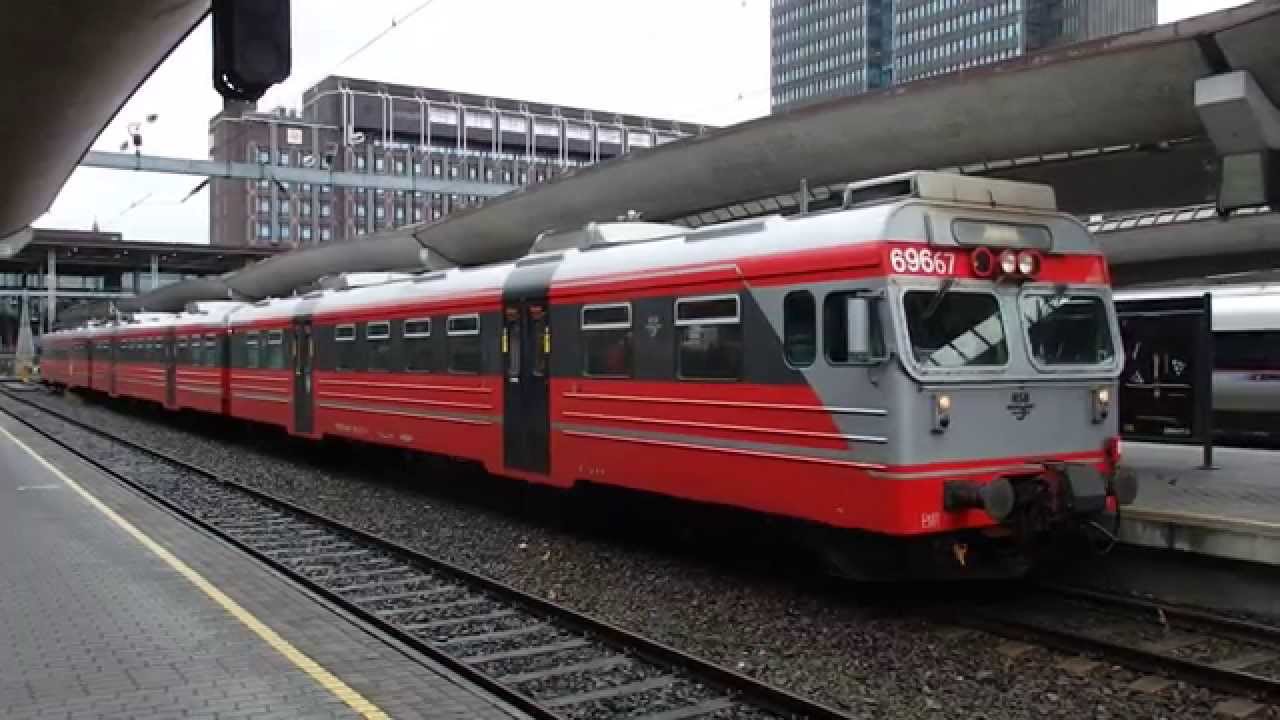 Oslo Commuter Train will depart Oslo Central Station - YouTube