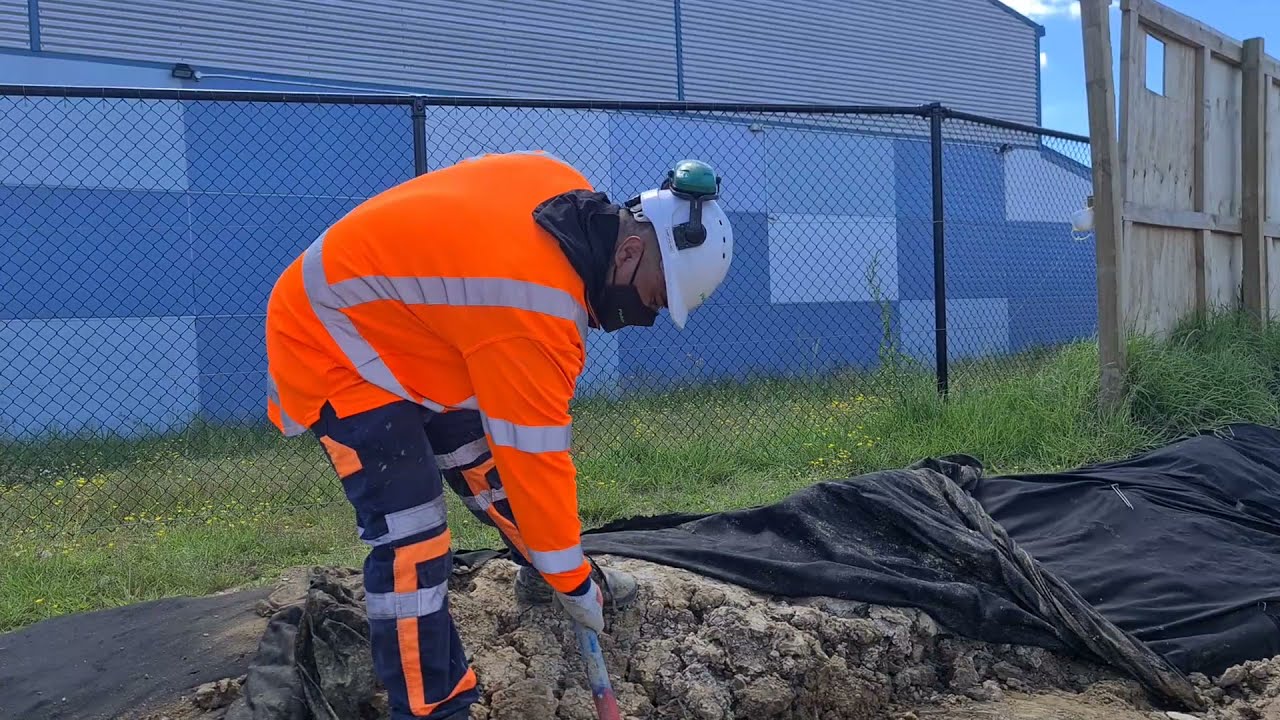 Construction workers benefit from numeracy and literacy programme - YouTube