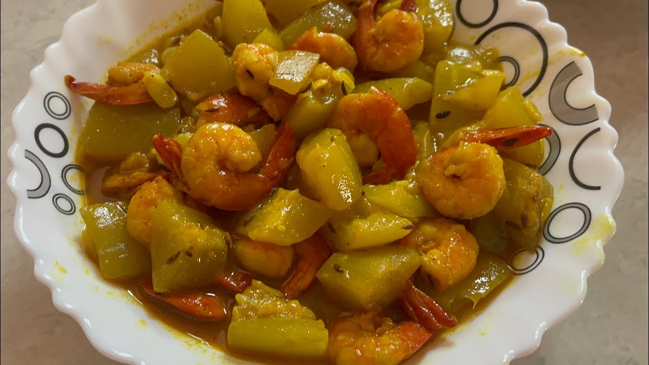 Lau Chingri | louki recipe with prawn | lau recipe | bottle gourd ...