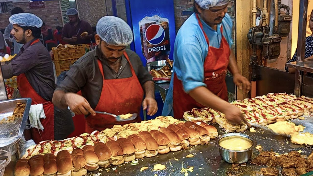 Famous Triple Layer Burger | Anday Wala Burger Of Karachi | Street Food ...