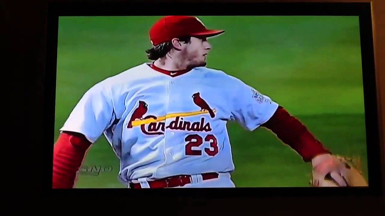 Catch is missed in 2011 world series - YouTube