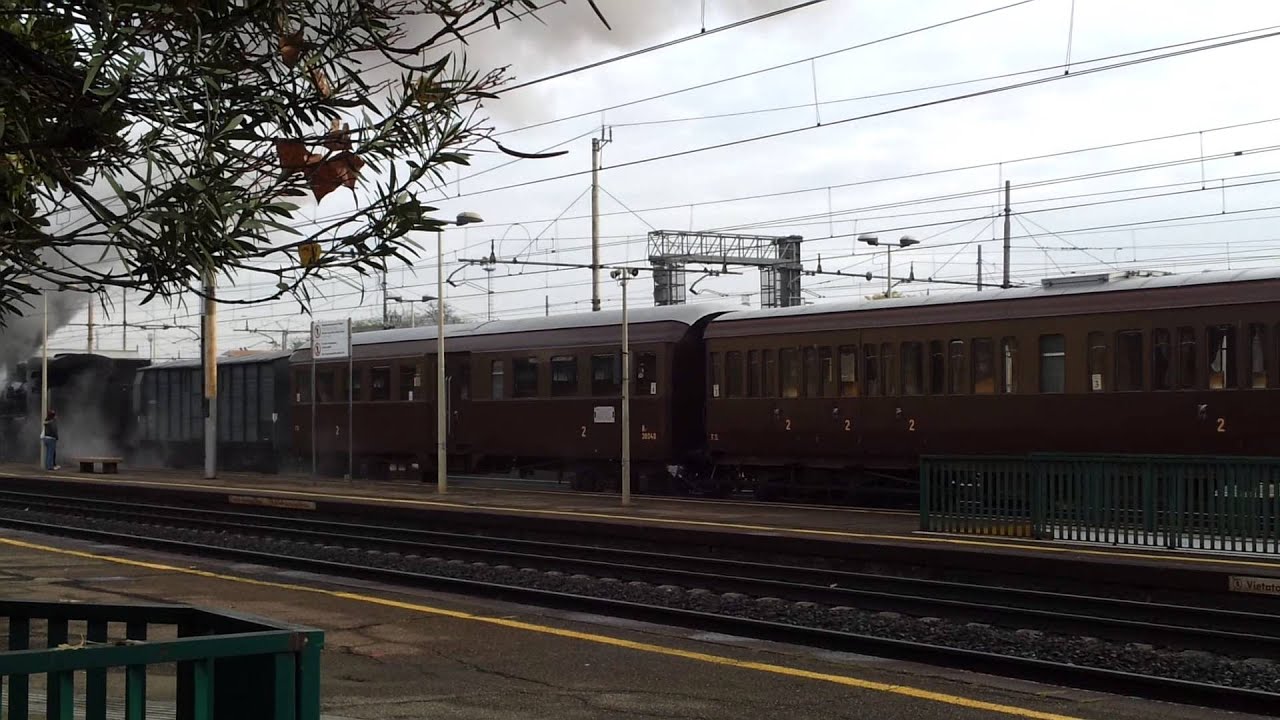 Steam engine powered train | Milano Greco Pirelli - YouTube