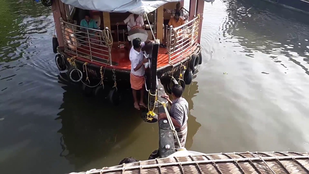 Indian people stay at backwater edge,Kerala. - YouTube