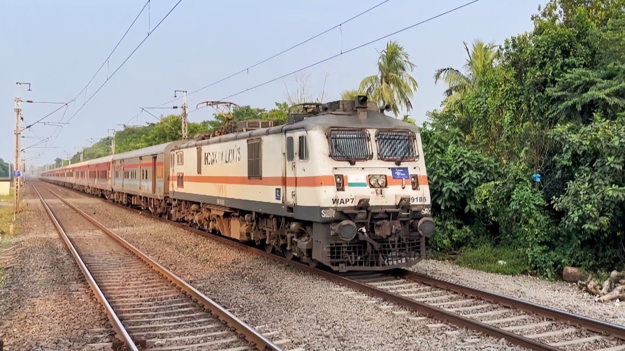 Howrah-Digha 22897 Kandari Express' Peaceful Platform Passage! - YouTube